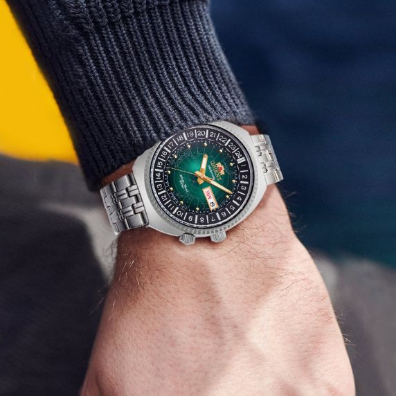 Orient Revival World Map 200m Automatic Diver RA-AA0E01S RA-AA0E01S19B